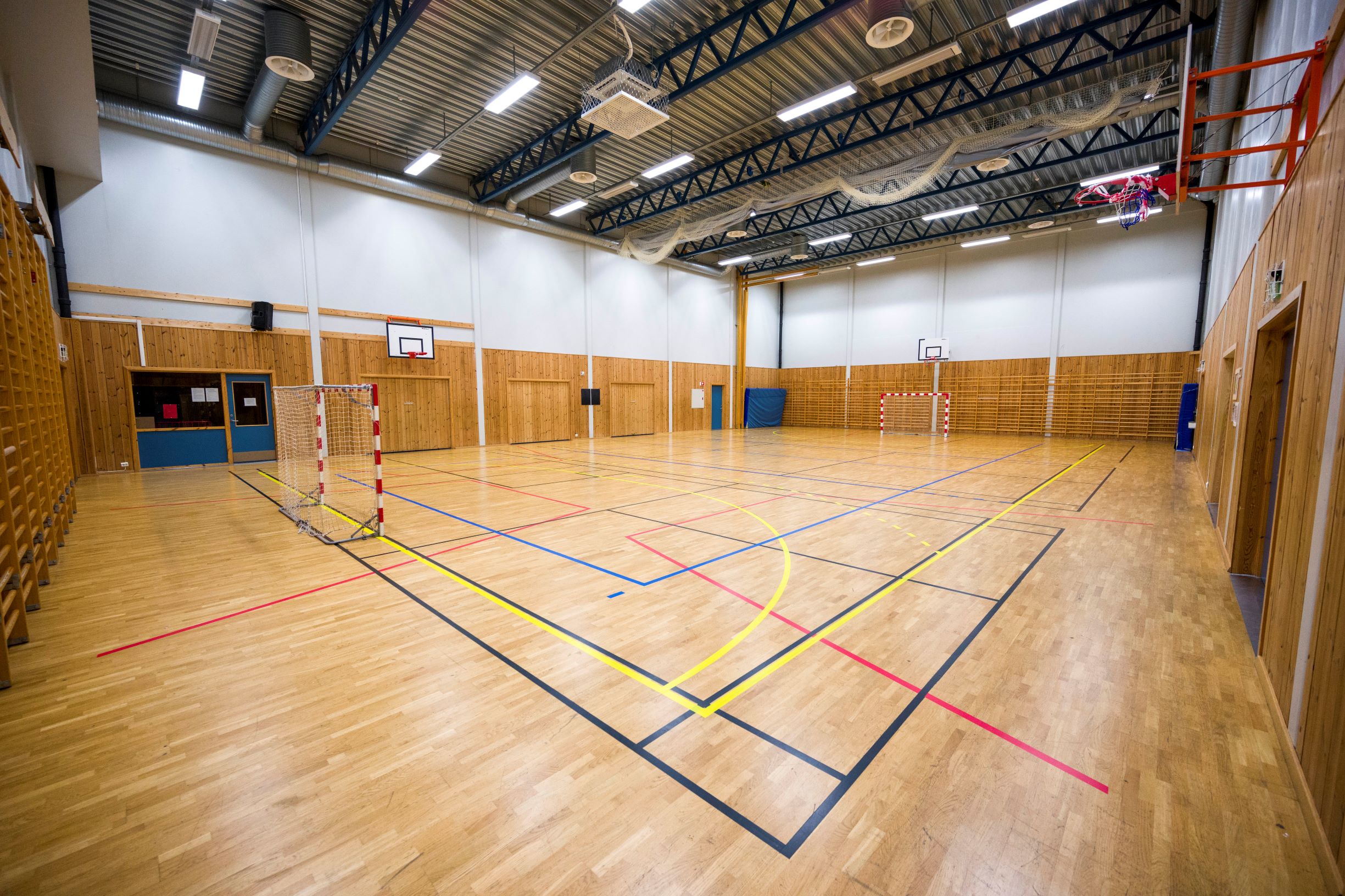 BOOKUP - Ve skole gymsal