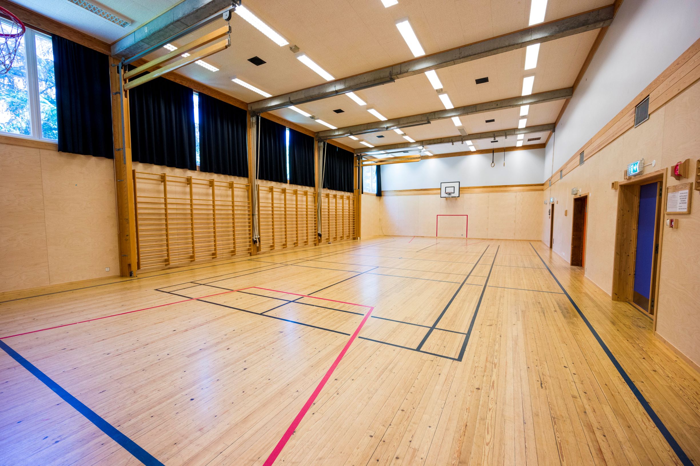 BOOKUP - Strømme skole gymsal